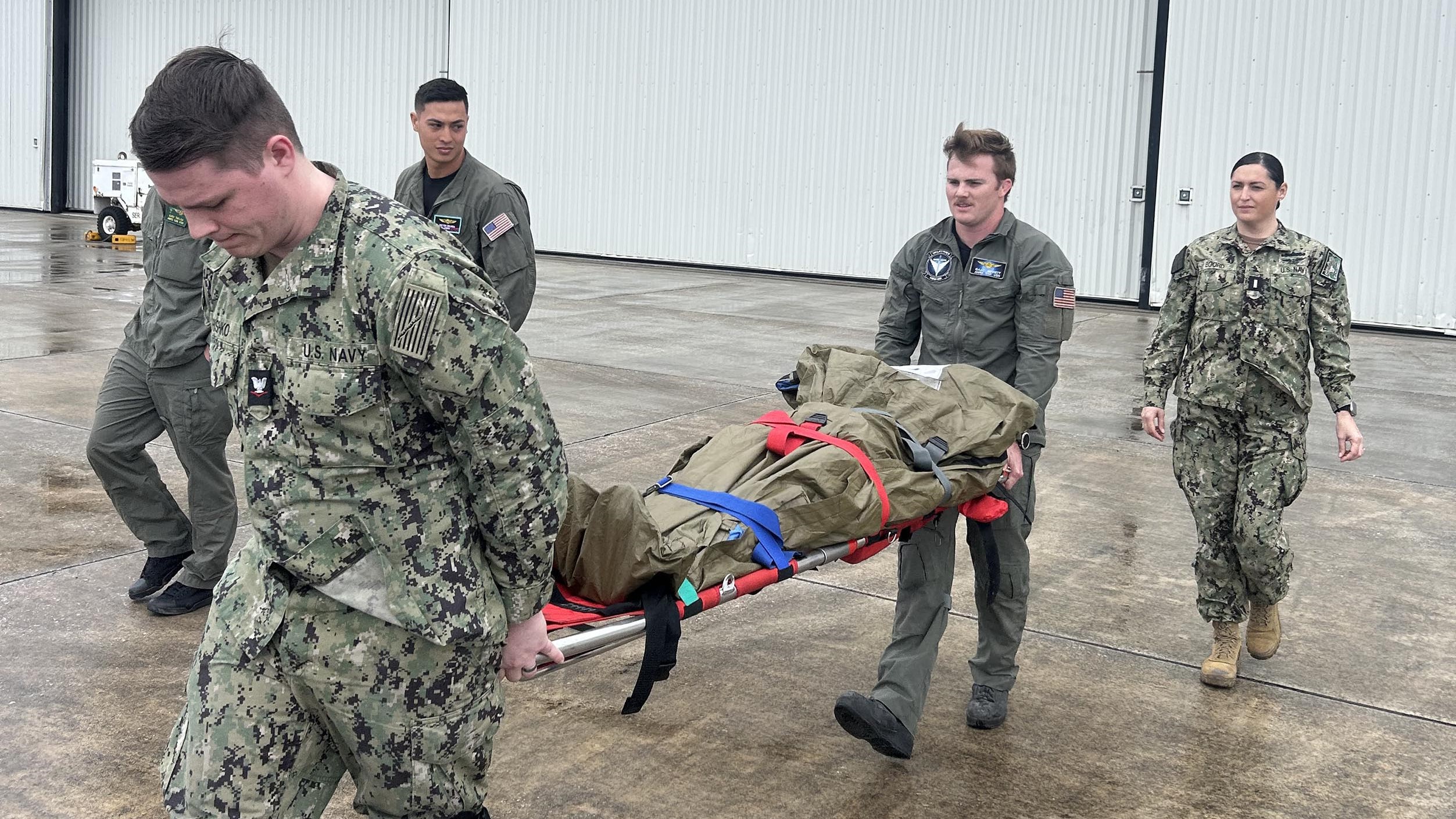 Navy corpsmen train with helicopter squadron - DHA.mil